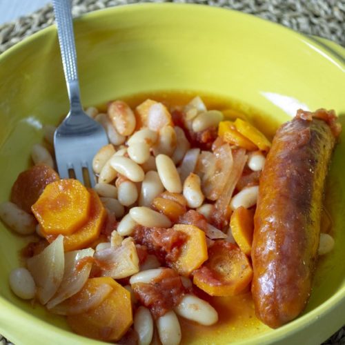 Recette Haricots lingots, carottes, sauce tomate et saucisses fumées ...